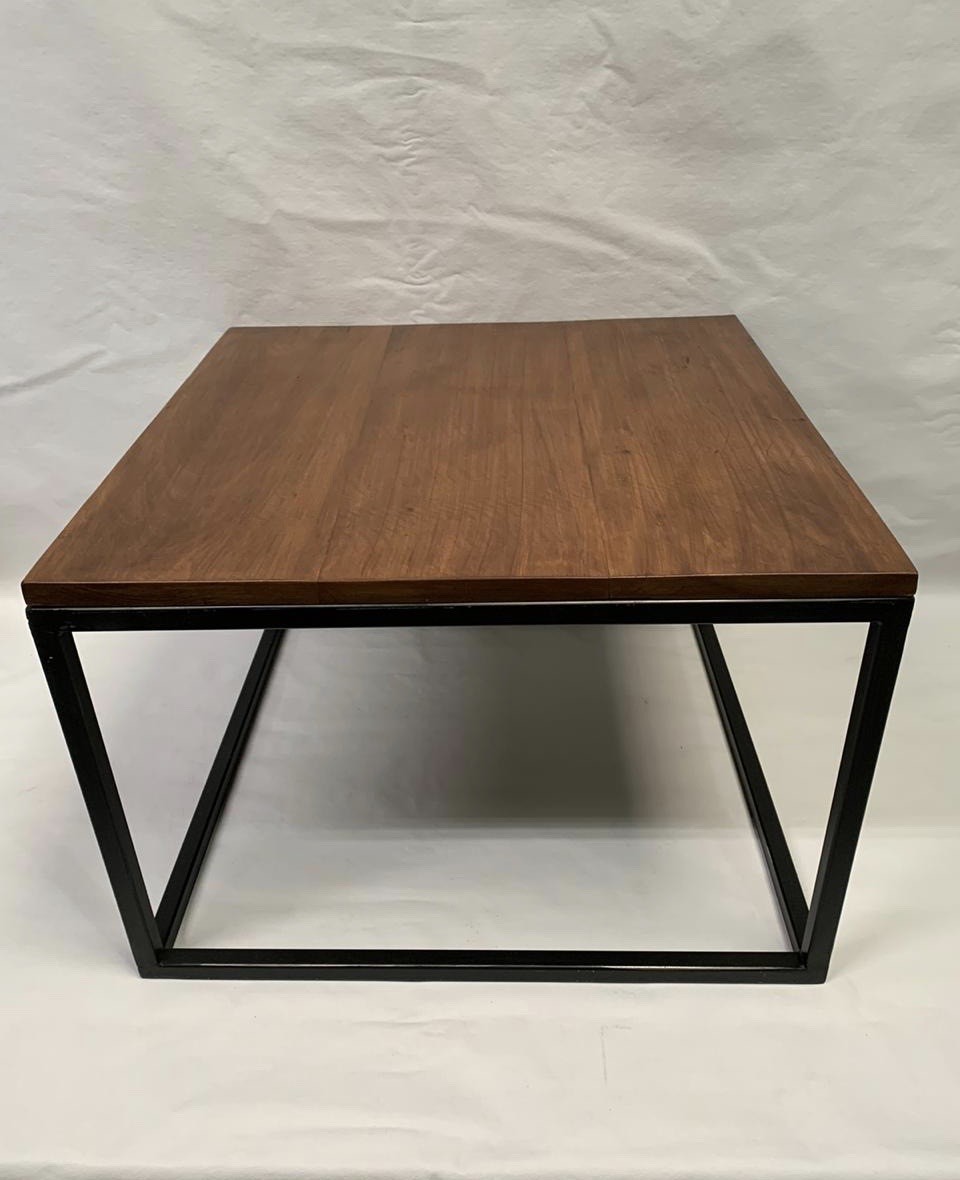 MESA CENTRO COM BASE FERRO E TP DE MADEIRA QUADRADA 60 X 60 | Aluguel ...